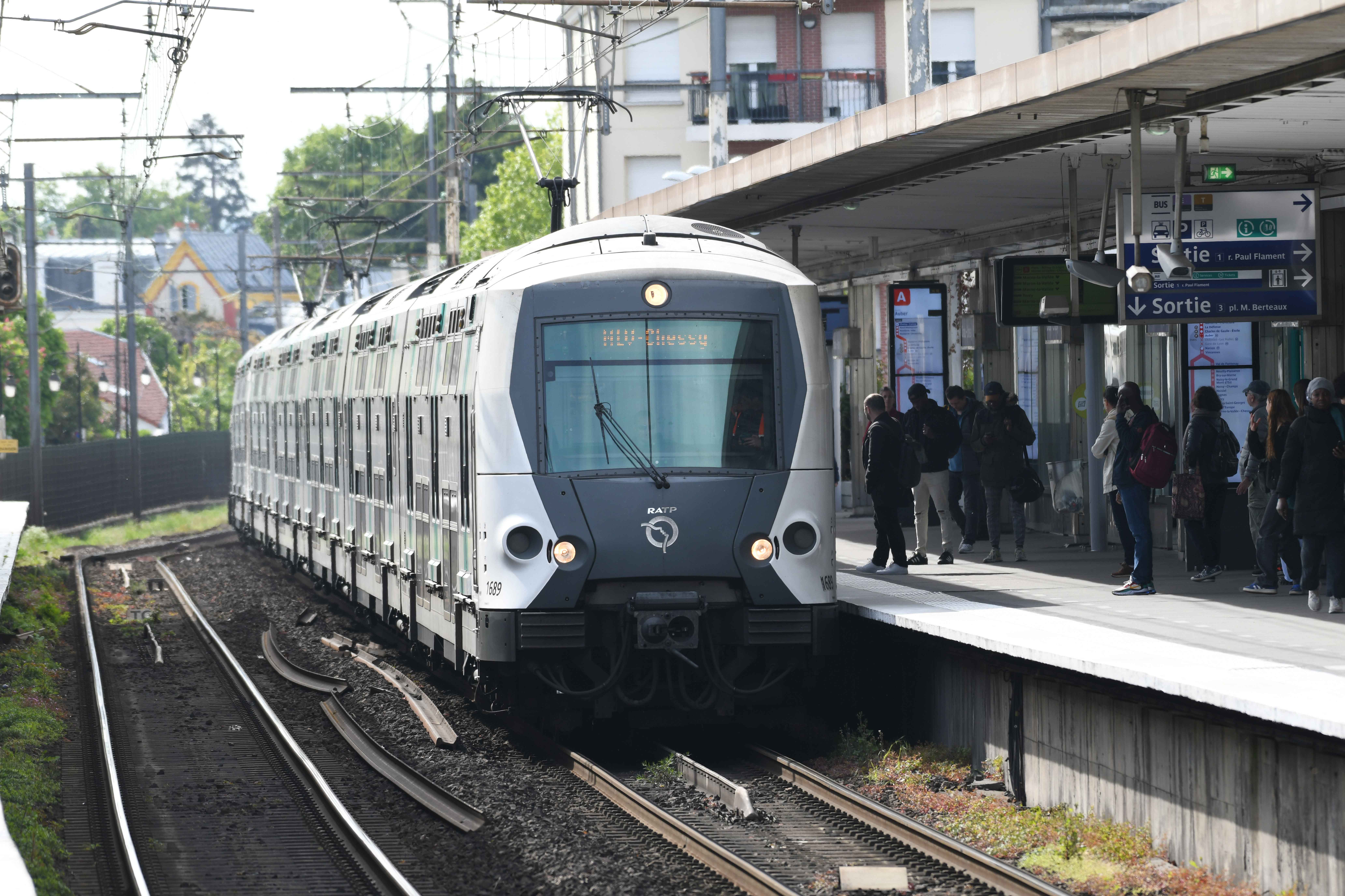 Vélo électrique ou métro à Paris ? On vous aide